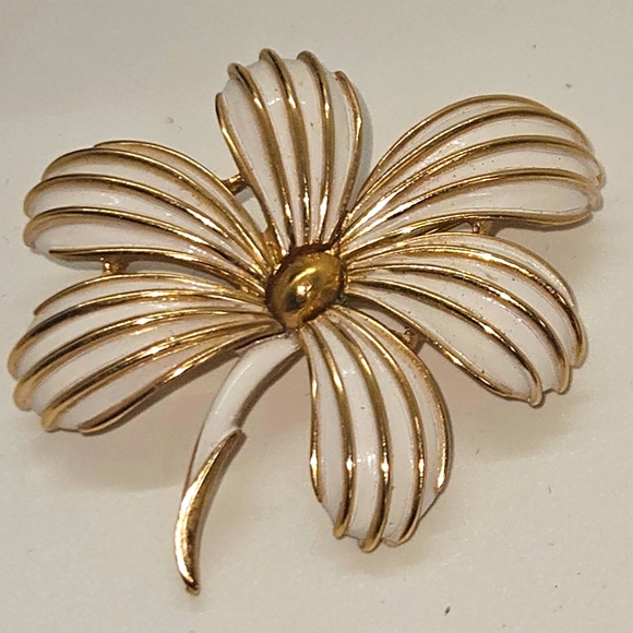 Trifari | Jewelry | Vintage Crown Trifari Enamel Flower Brooch | Poshmark